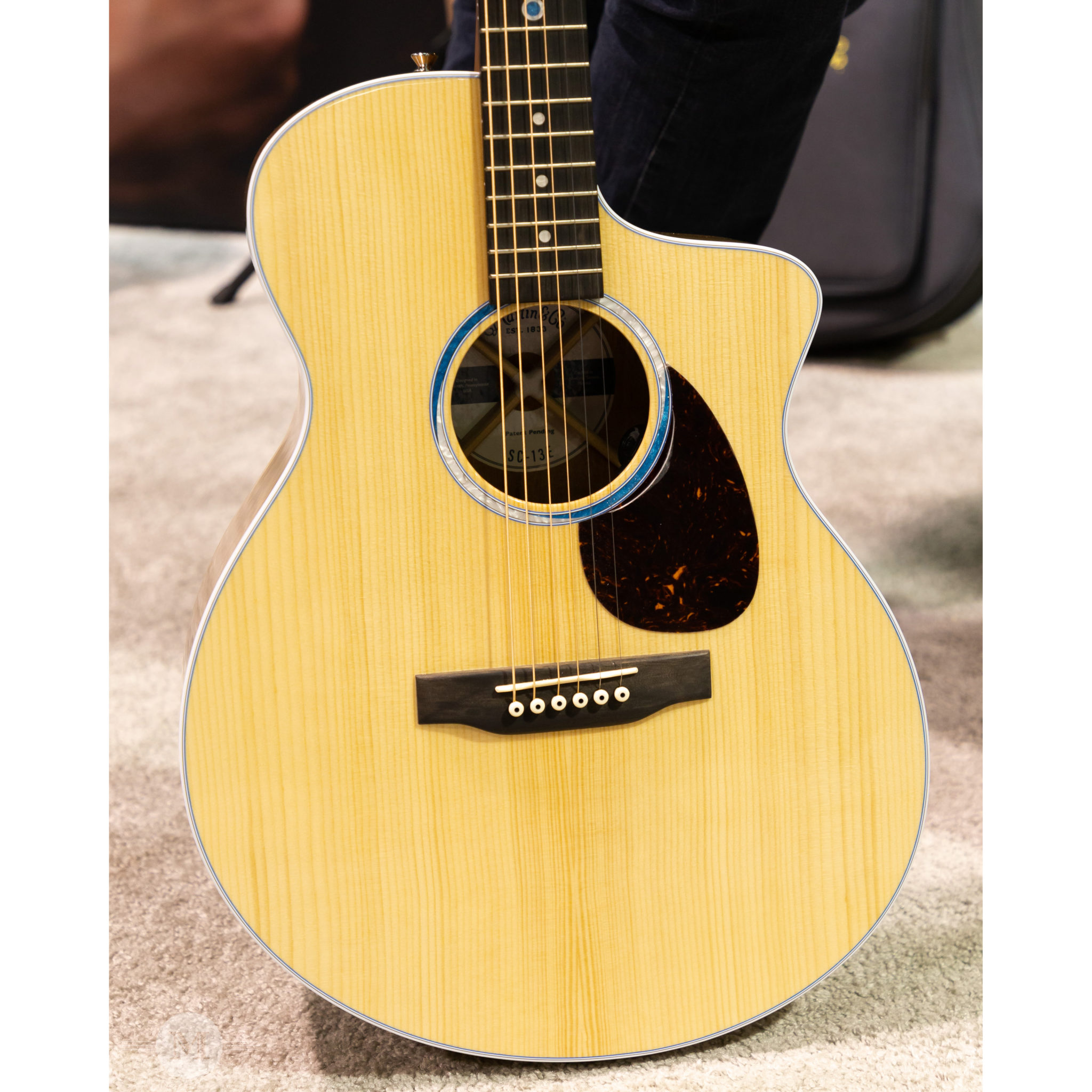 NAMM 2020 – New Martin Guitars SC-13E | Mass Resonator